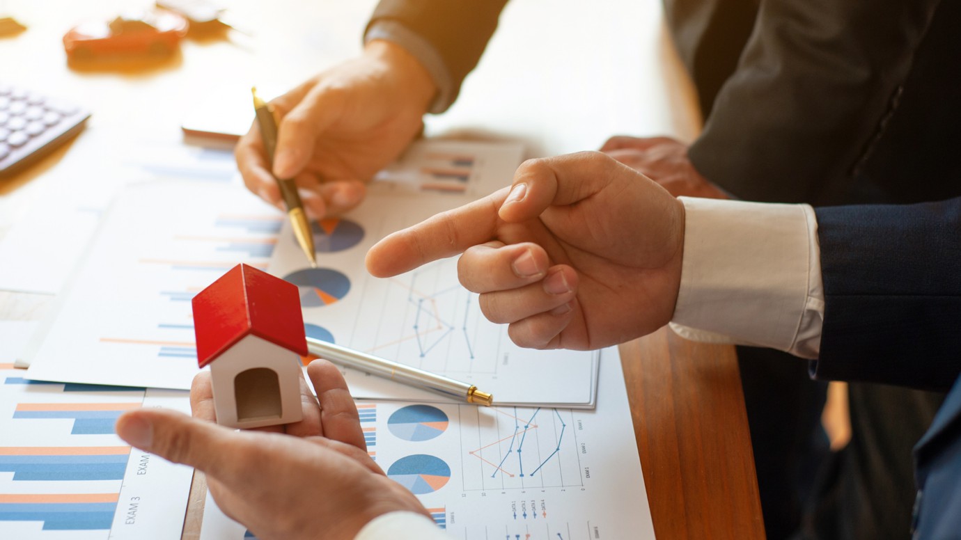 Pros & Cons of Self Managing Your Property Vs. Hiring a Property Manager